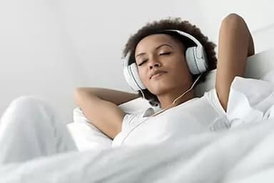 MGT Love Hits a rádio do flashback e da música romântica internacional